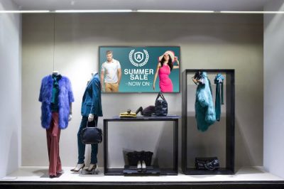 How Smart Video Screens Amplify In-Retail Engagement - SMALL BUSINESS CEO