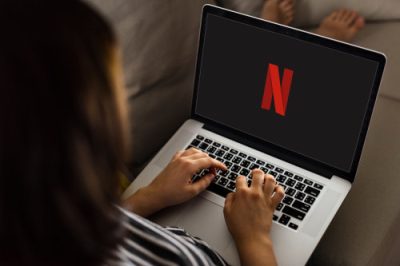 Paul Holland: Netflix's Rise and Competitive Edge - SMALL BUSINESS CEO